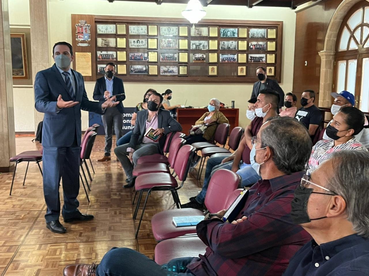 ATIENDE GOBIERNO MUNICIPAL INQUIETUDES DE COMERCIANTES DE AVENIDA ...